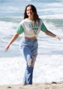 Addison Rae - having a blast during a beach photoshoot in Malibu 04.02. ...