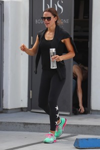 Jennifer Garner - and her manager Nicole Solaka stop for coffee after a ...