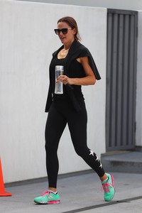Jennifer Garner - and her manager Nicole Solaka stop for coffee after a ...